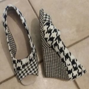 Toms | Shoes | Toms Black White Houndstooth Wedges 2w | Poshmark